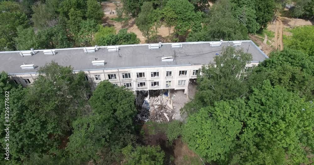 Vídeo do Stock: Aerial - Section of dilapidated apartment house ...