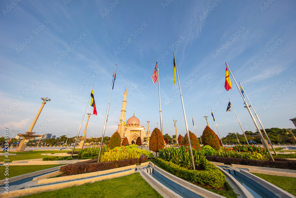 Putra Mosque or Masjid Putra, principal mosque of Putrajaya Wilaya ...