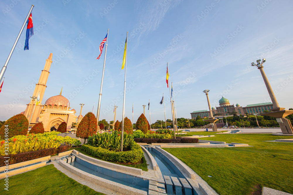 Putra Mosque or Masjid Putra, principal mosque of Putrajaya Wilaya ...