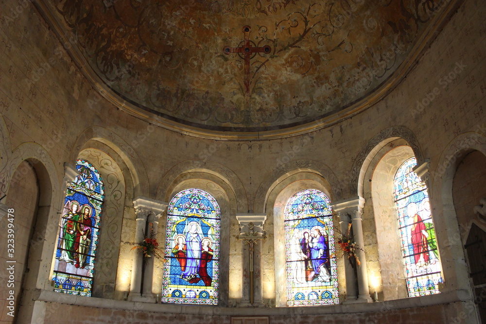 Avallon : vitraux dans le chœur de l'église Saint-Lazare (Bourgogne) Stock Photo | Adobe Stock