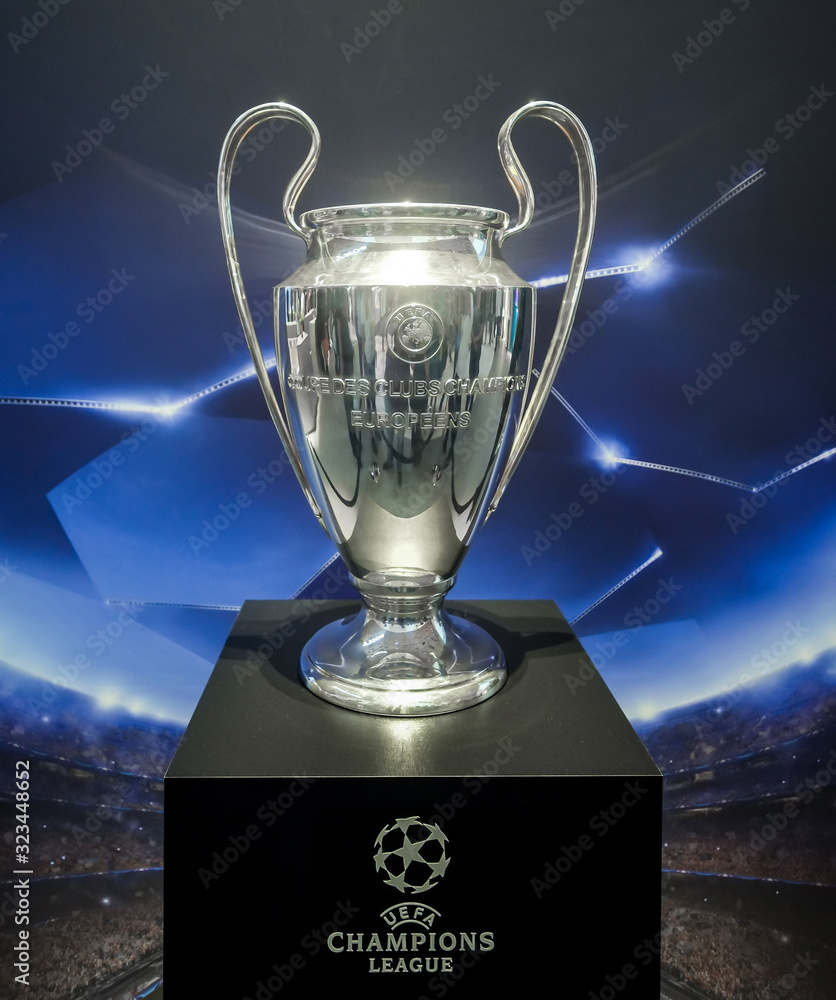 Foto de UEFA Champions League trophy in Berlin Germany - January 07 ...