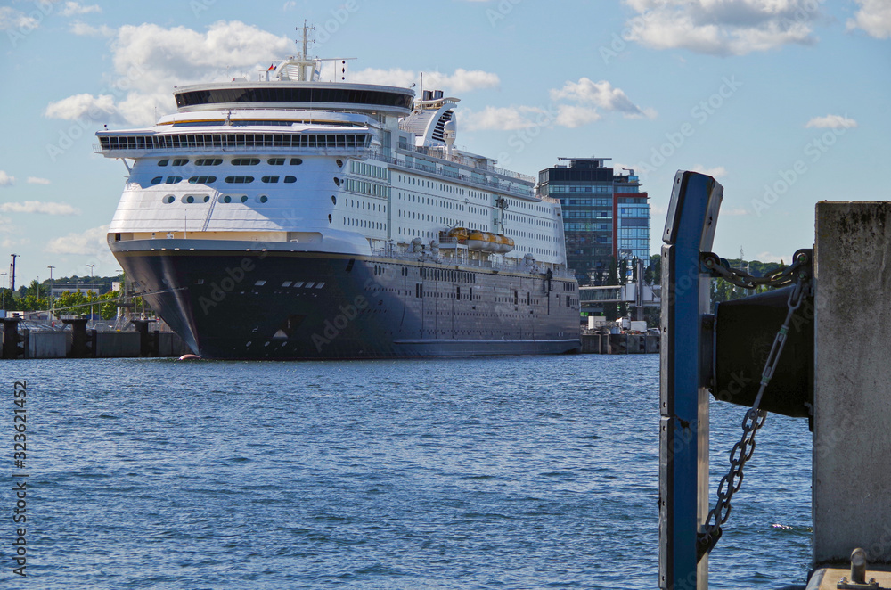 Fotka „Color Line Passenger ferry ship or cruiseship or cruise ship ...