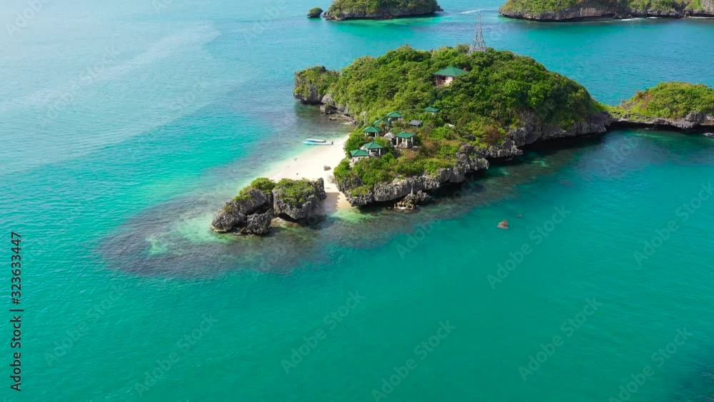 Vídeo do Stock: Tropical island with a sandy beach top view. Lopez ...