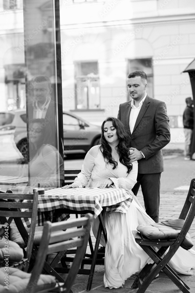 Happy loving couple. Stylish wedding. Сouple in good mood sits on the ...