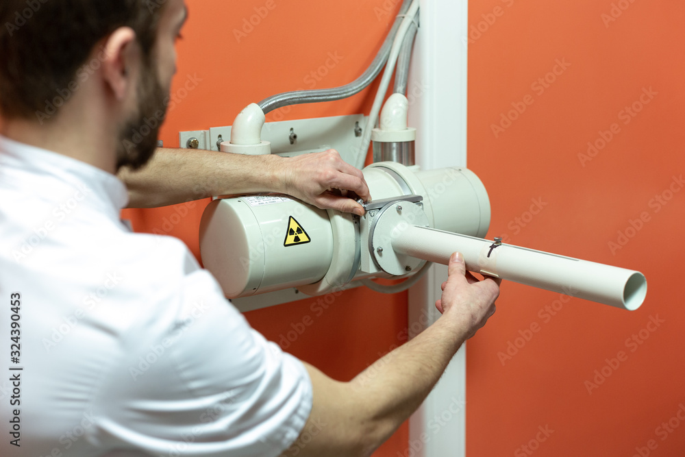 Manipulateur service radiologie radio appareil imagerie médicale ...