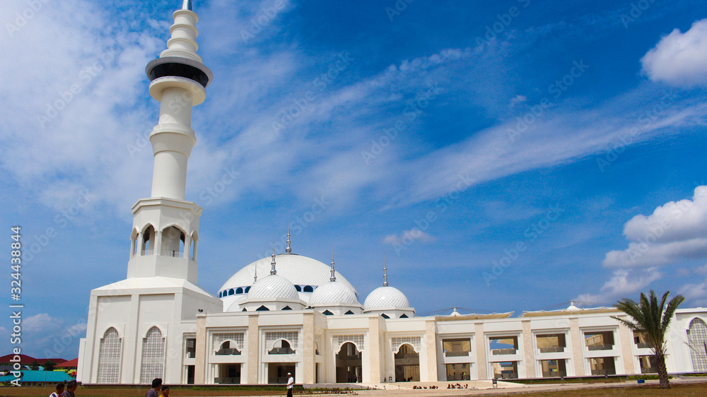 Sultan Mahmud Riayat Syah Mosque, Batam which is very beautiful and ...