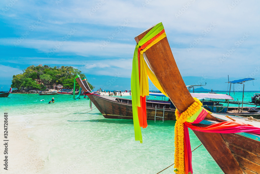 Beautiful nature scenic landscape Tub island with Thai tradition boats ...