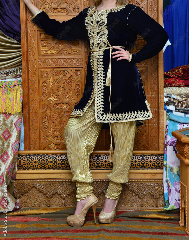 Moroccan caftan, Moroccan Dress . Traditional Moroccan dress worn by ...