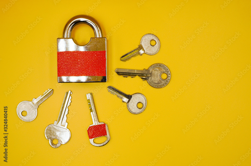 Foto Stock one key with red sticker among many keys which is the same ...