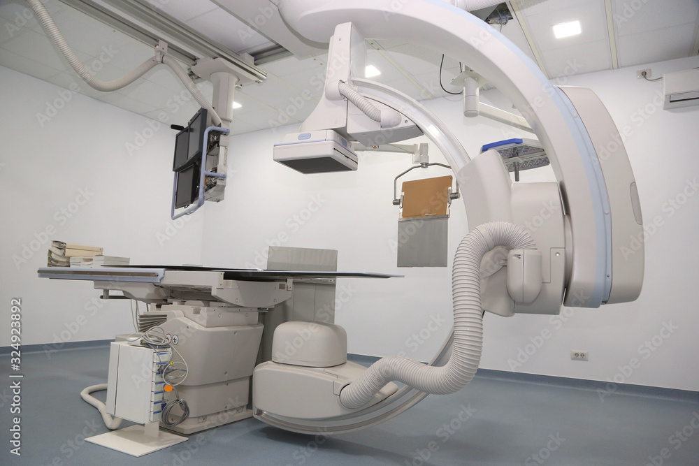 Foto de Angio lab in a hospital with diagnostic imaging equipment used ...