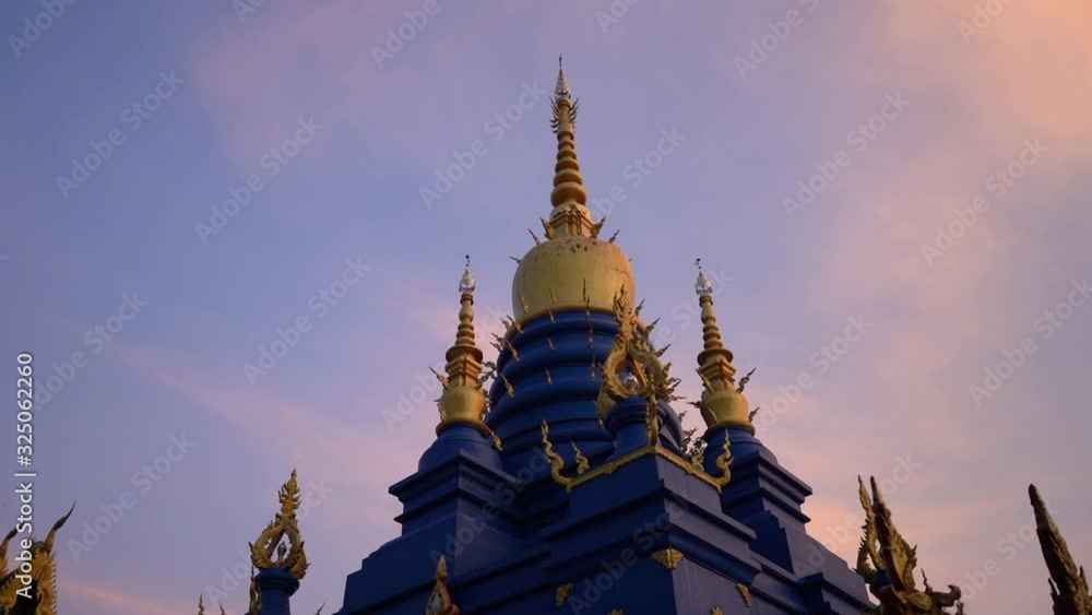 Amazing sunset colors at Wat Rong Sear Tean (Blue Temple). Chiang Rai ...