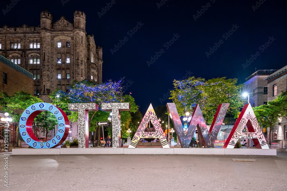 Gaint OTTAWA Sign plin downtown Ottawa, Ontario Stock Photo | Adobe Stock