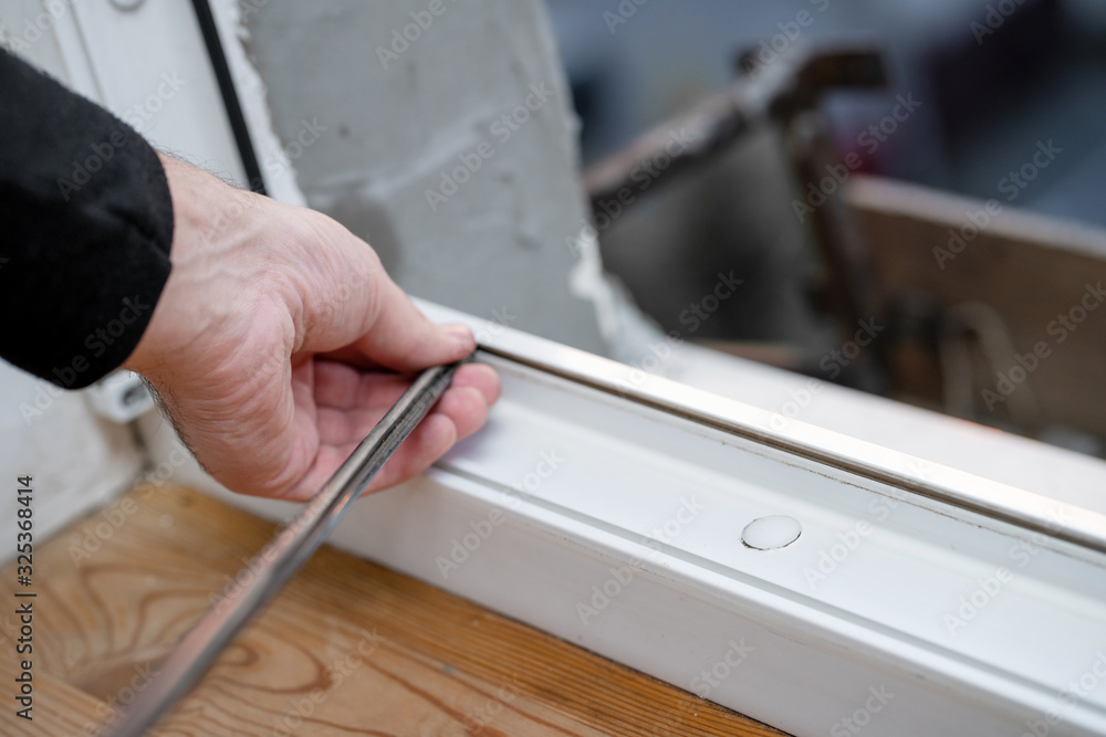 Professional master at repair and installation of windows, changes ...