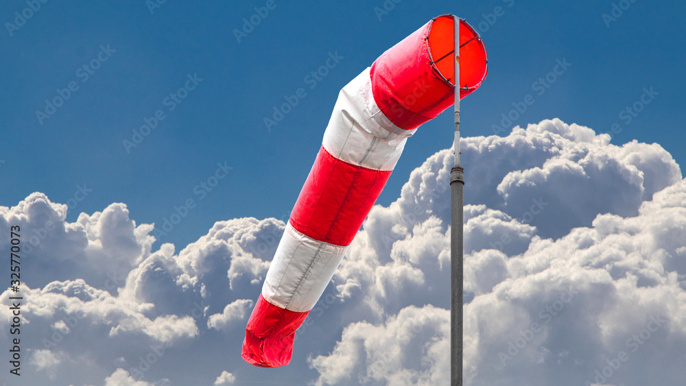 Windhose - Sturm und Wind ziehen auf Stock Photo | Adobe Stock
