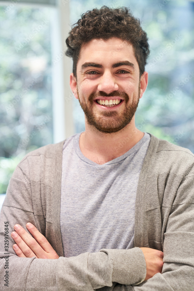 junger Mann als positiver Business Start-Up Gründer Stock-Foto | Adobe ...