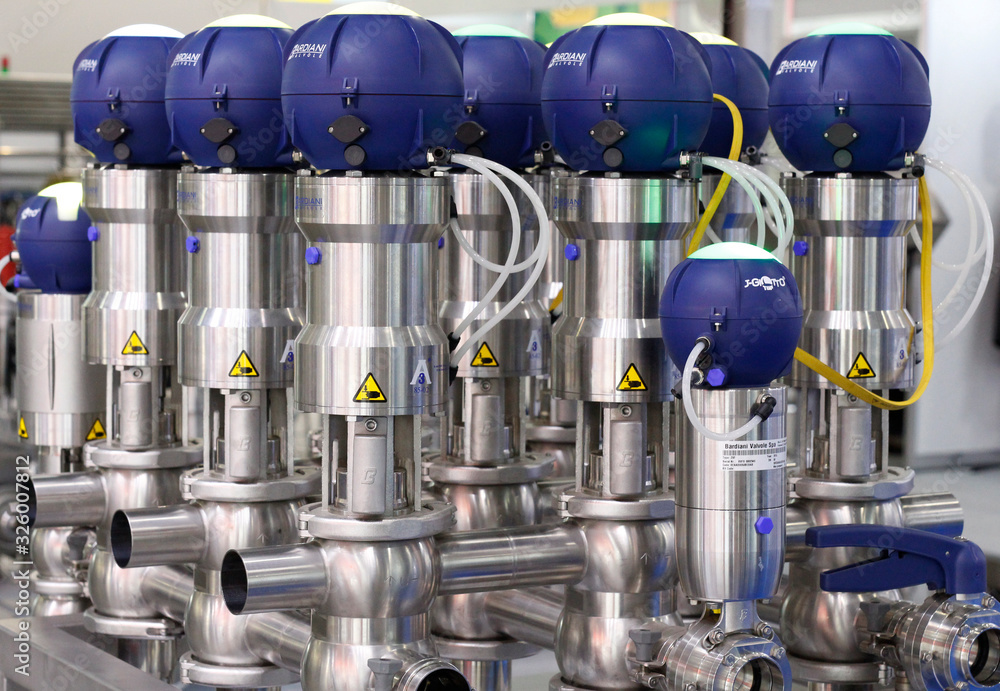 Foto de Valves for use in the food, dairy, chemical, pharmaceutical ...