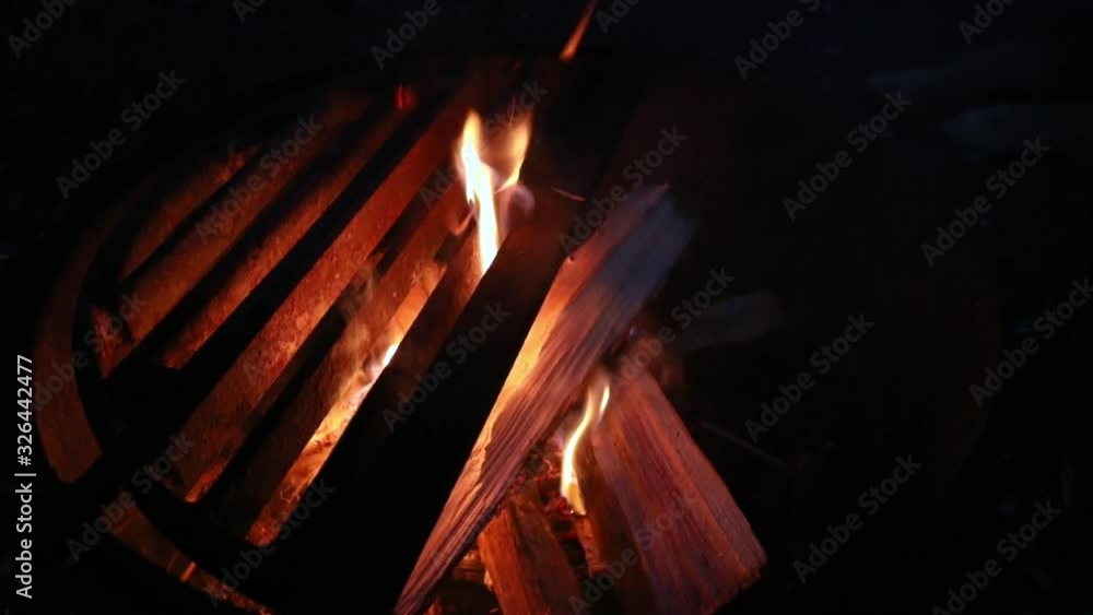 Vídeo do Stock: Static camera. Close up of on the flames of a fire ...