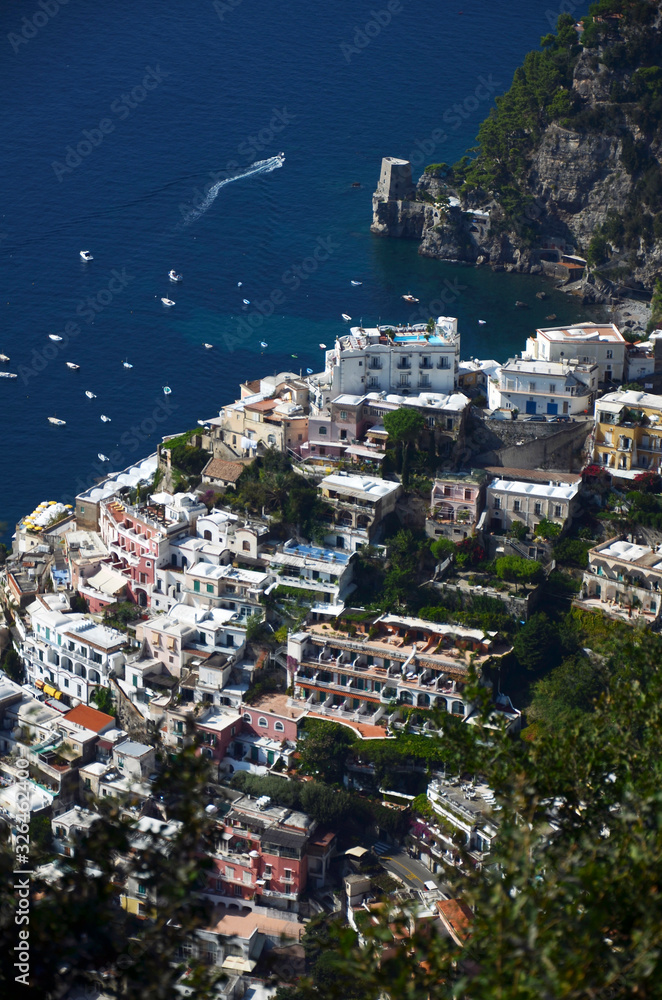 Zdjęcie Stock: The village of Positano overlooks the sea, climbing ...
