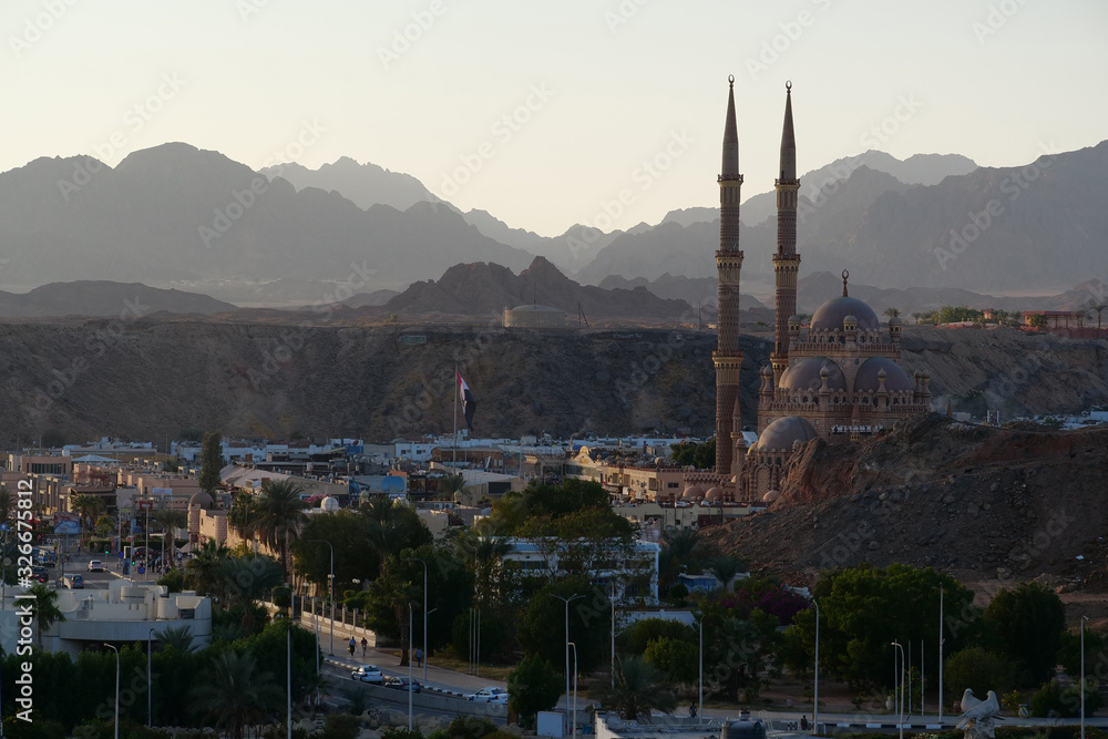 Foto de El Sahaba Mosque in old market, Sharm El Sheikh city in Egypt ...
