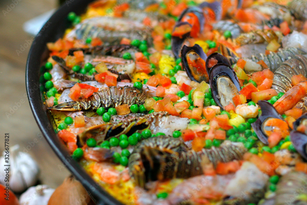 paeja colorida pronta para servir Stock Photo | Adobe Stock