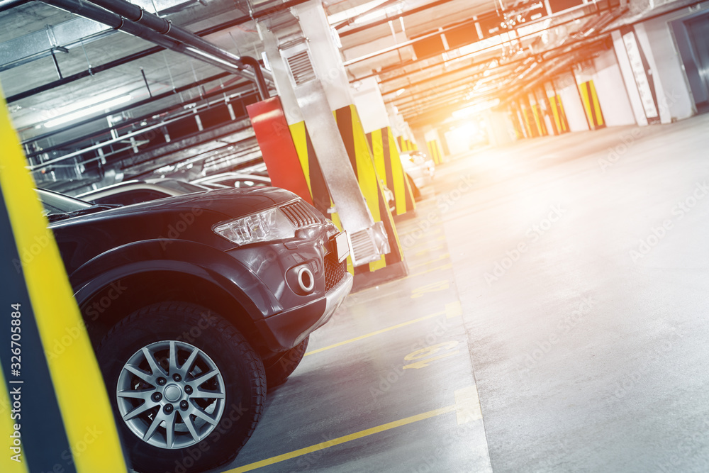 Underground car parking interior in basememnt floor shopping mall ...