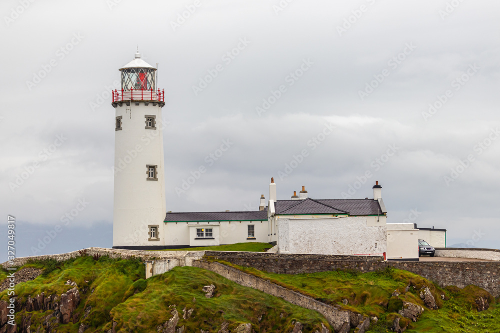 Foto de Fanad Head Lighthouse was conceived as essential to seafarers ...