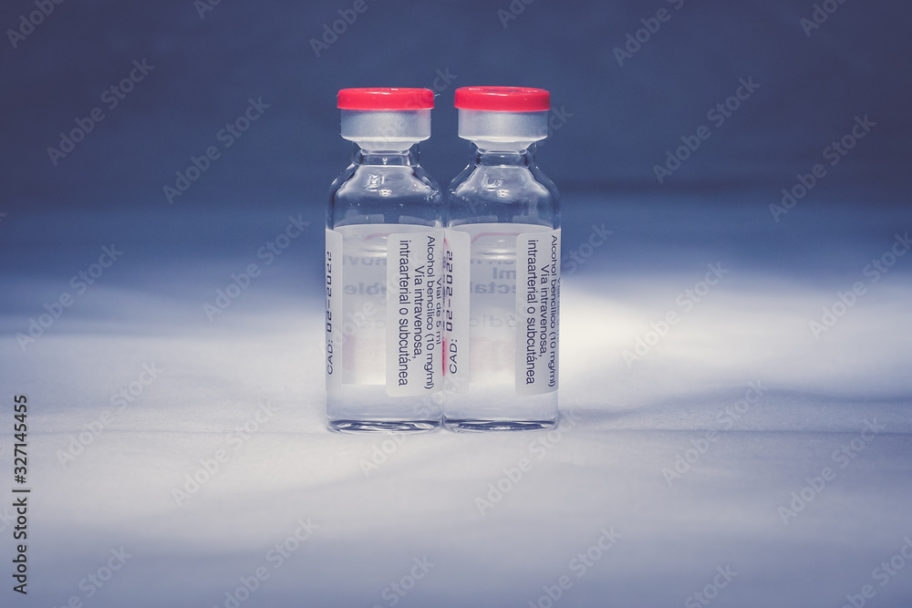 Viales de fármacos intravenosos de farmacia preparados para pacientes ...