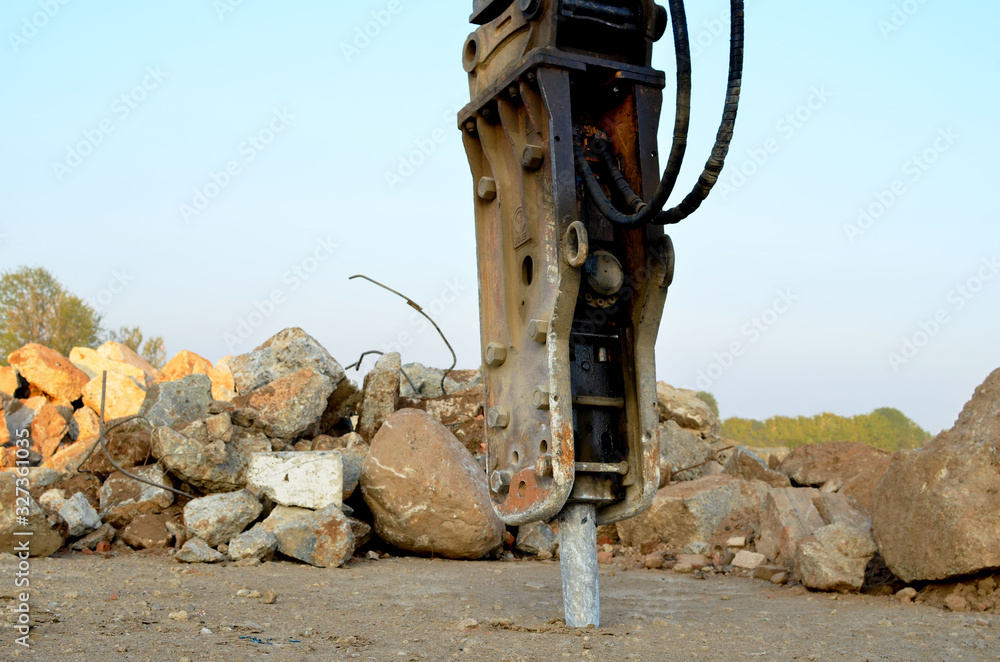 Excavator with hydraulic breaker hammer for the destruction of concrete ...