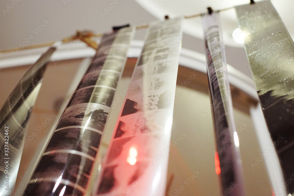 Foto de Medium format and 35mm photo film negative hanging drying on a ...