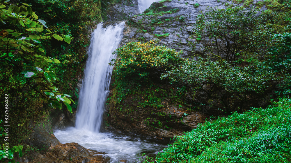 Travel the highest waterfall in Chiangmai Mae-pan waterfall rainy ...