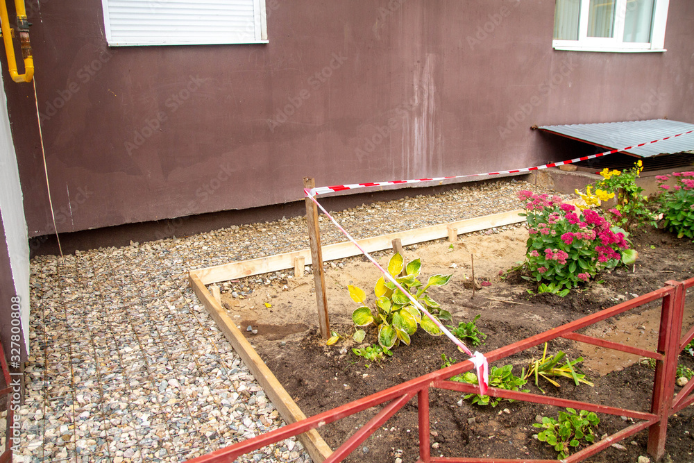 Foto de Repair of the blind area at the apartment building. Preparation ...
