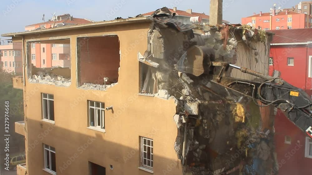 House demolition. Turkey sits on a vulnerable fault line and most ...