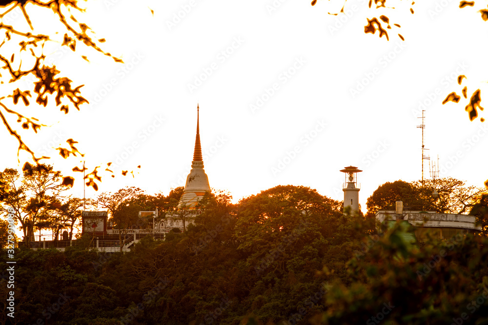 Foto de Khao Tang Guan, The top of the hill is a major ancient mountain ...