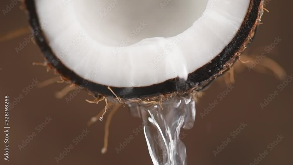 Vidéo Stock Coconut pouring water, dripping coconut milk, drops of coco ...