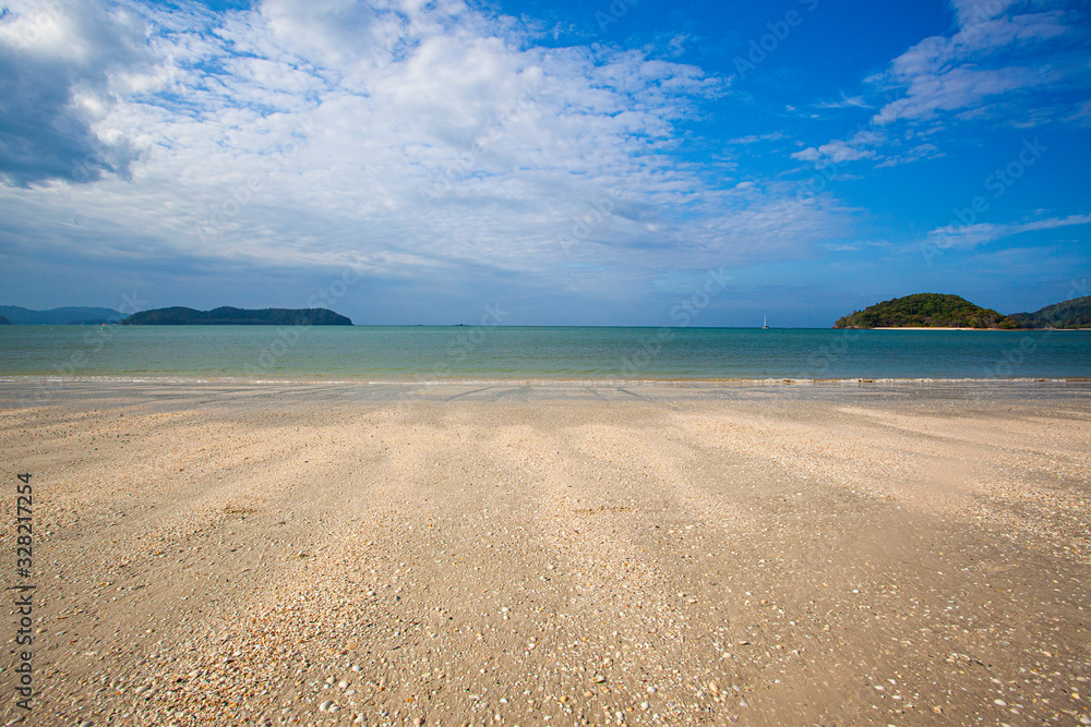Bright colours of the nature, morning on Pantai Cenang beach, Langkawi ...