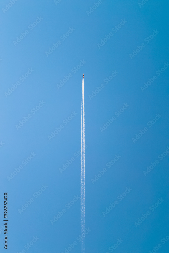 Clear blue sky and vertical airplane trail. Nature background Stock ...