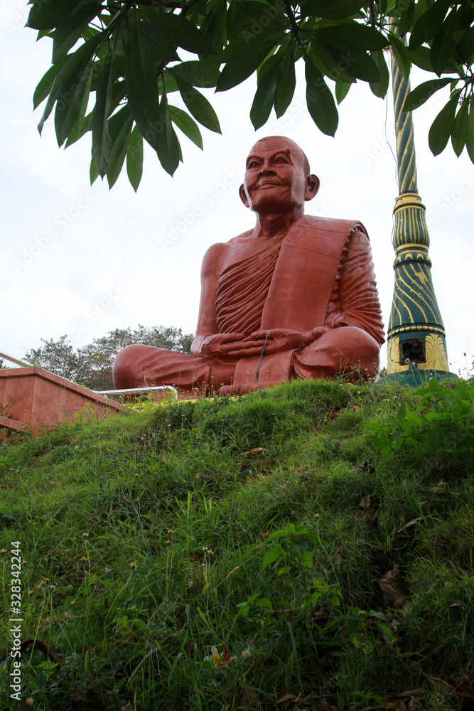 statue géante d'un bonze à Luang Phor en Thaïlande Stock Photo | Adobe ...