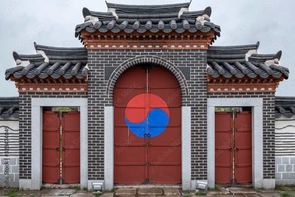 Korean style gate entrance. Traditional Korean main gate or main ...