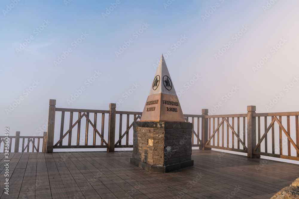 Fansipan peak, the highest view point of Fansipan, the highest mountain ...