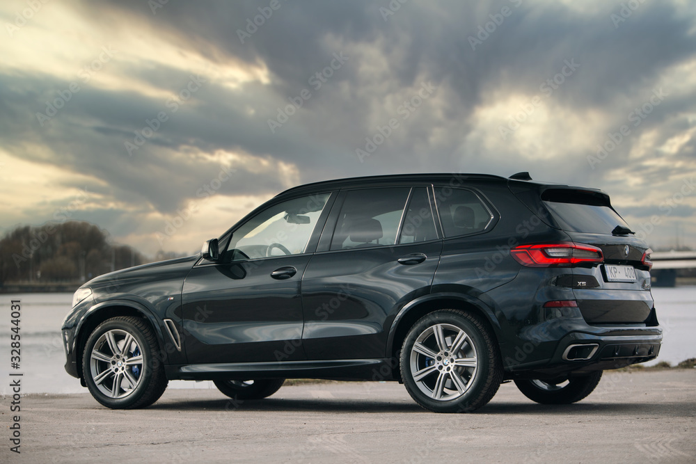 BMW X5 m50D G05 at the sunset Stock Photo | Adobe Stock