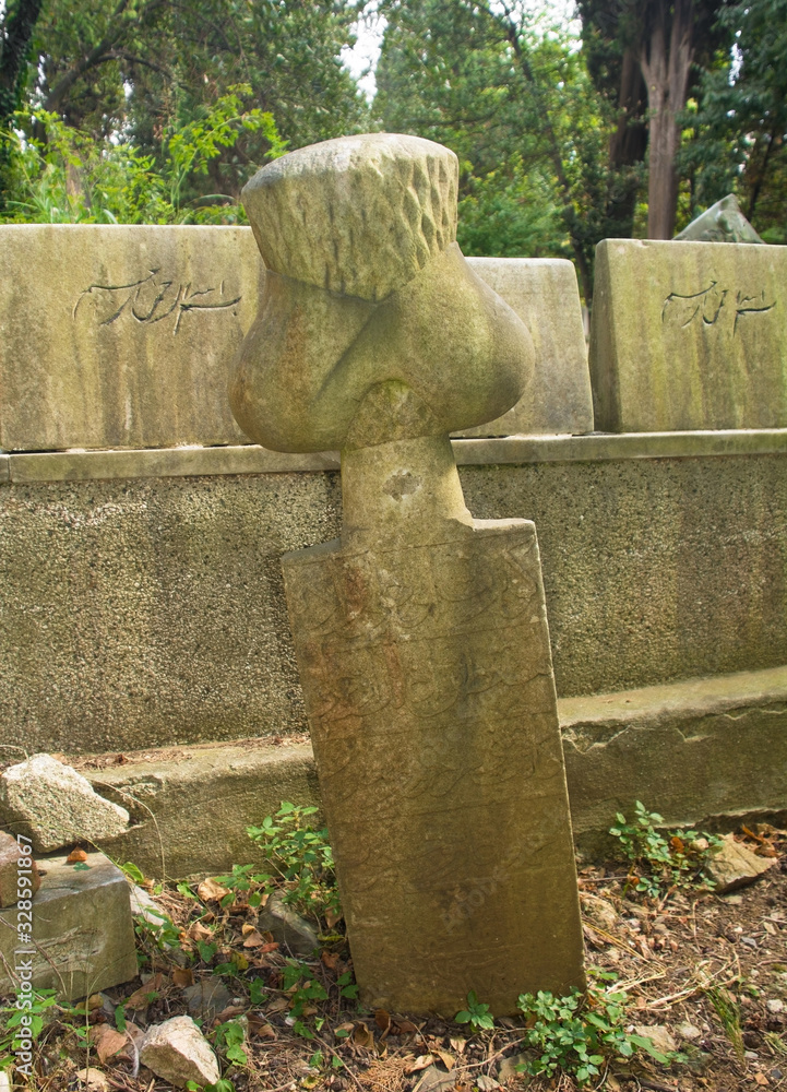 Foto de Historic grave stones with Ottoman Turkish script in ...