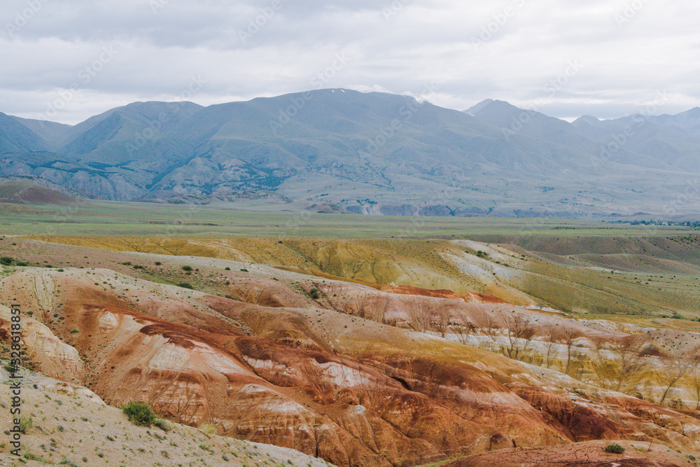 Foto de canyon with red sandy slopes. Desert hills with soil erosion ...