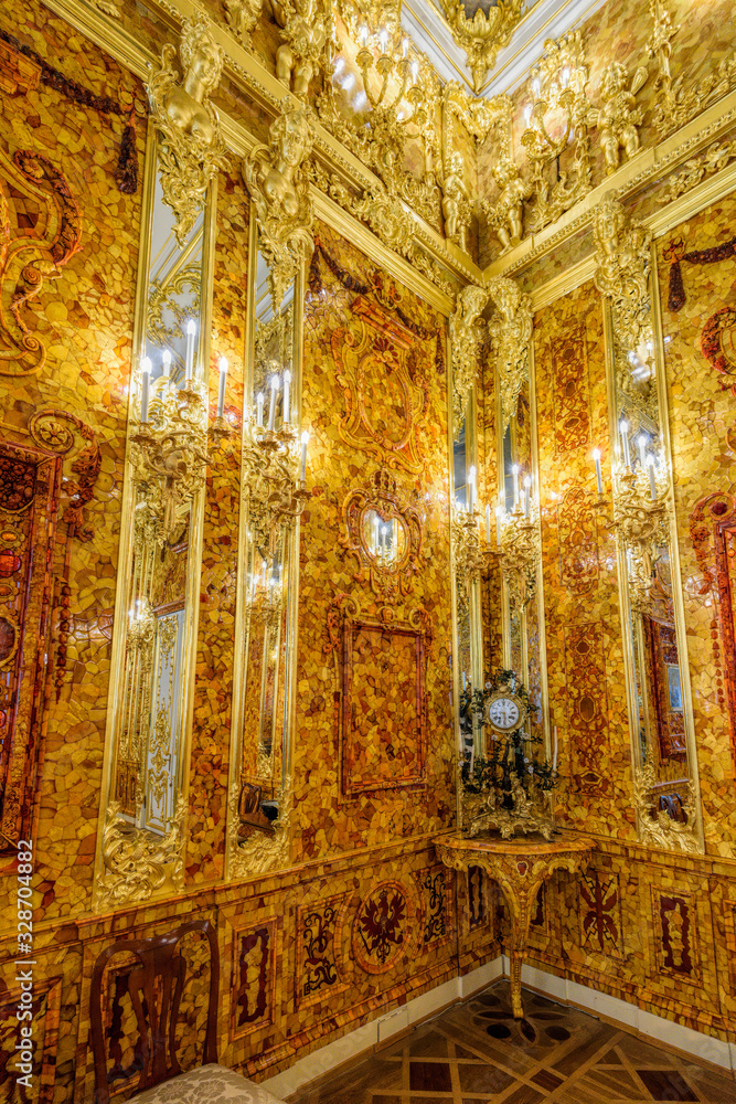 The newly renovated Amber Room (Amber Chamber) in the Catherine Palace ...