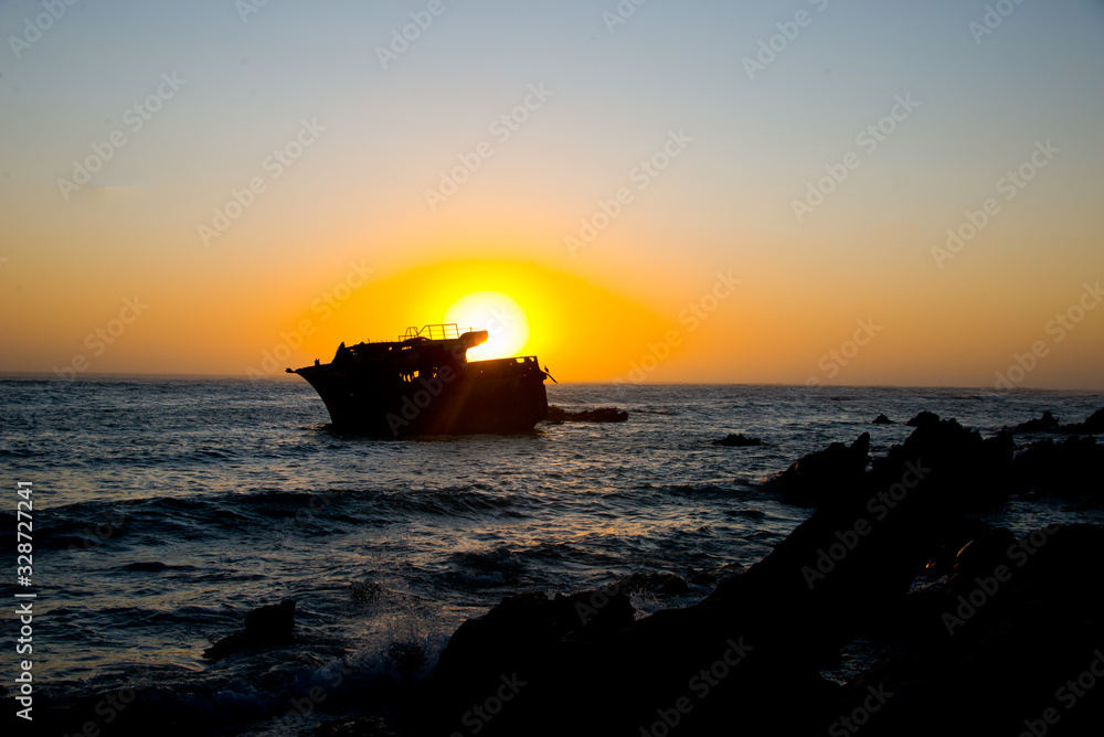 Fotografia do Stock: sunset behind shipwreck of japanese trawler meisho ...