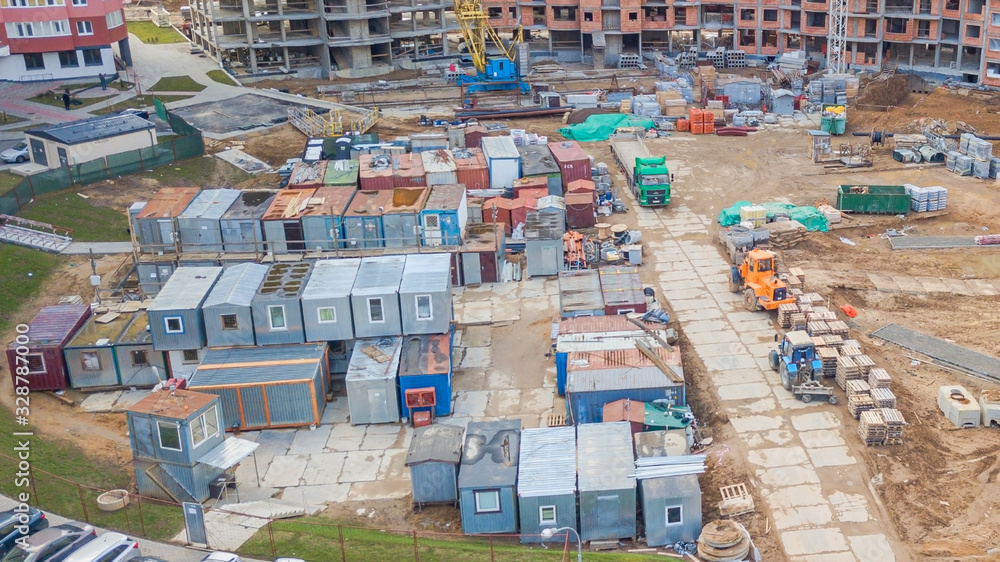 Foto de Aerial view of change houses for workers at construcrion area ...