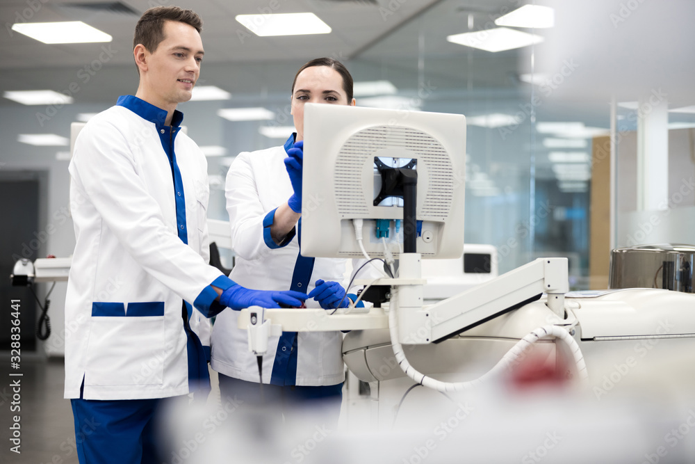 Laboratory workers using immulite automated immunoassay system Stock ...