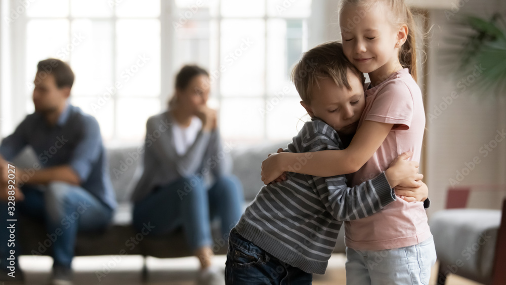 Fotografia do Stock: Stressed little girl embracing smaller brother ...