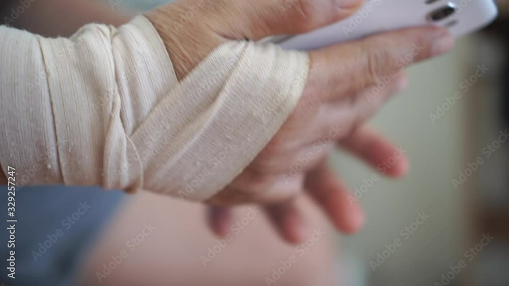 Vídeo do Stock: Trigger finger or Finger Lock Disease, Office syndrome ...