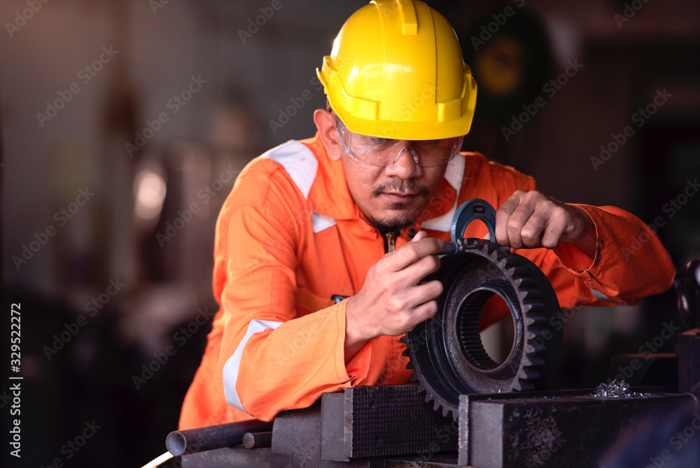 Measuring step block standard with outside micrometerMechanic mechanic ...