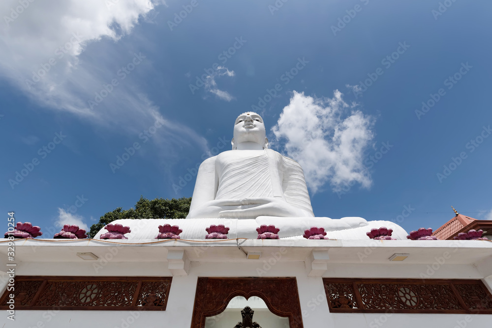 The Bahirawakanda White Buddha Statue is located alongside the Sri Maha ...